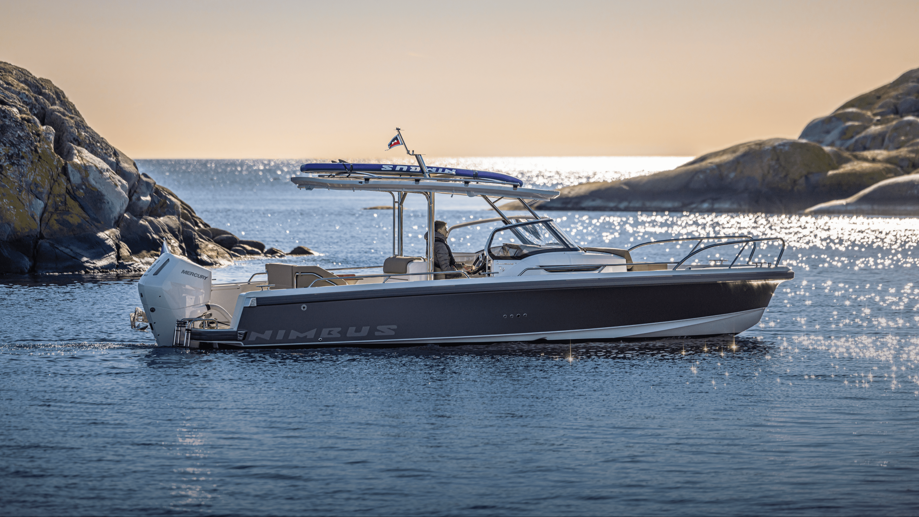Nimbus Boats | Tender 9 | Premium Day Cruiser Yacht f