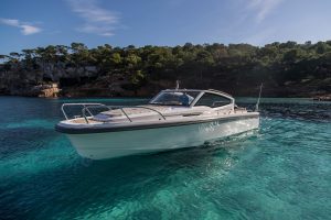 Nimbus Boats | Weekender 9 | Versatile and Stylish Day Cruiser