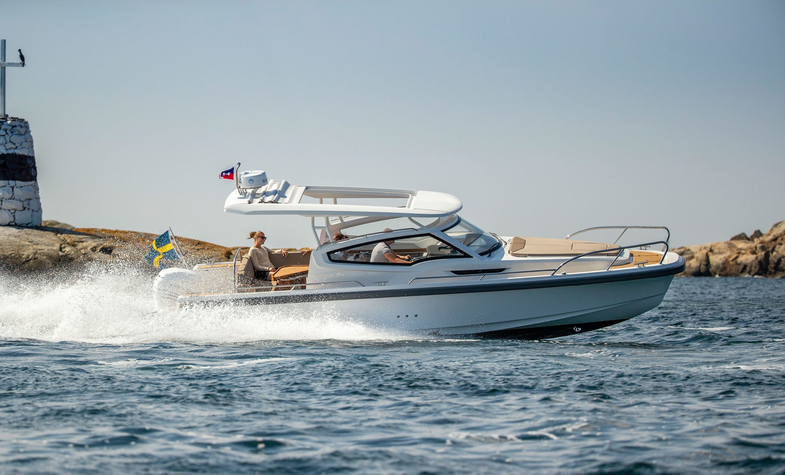 Nimbus Boats | Weekender 9 | Versatile and Stylish Day Cruiser
