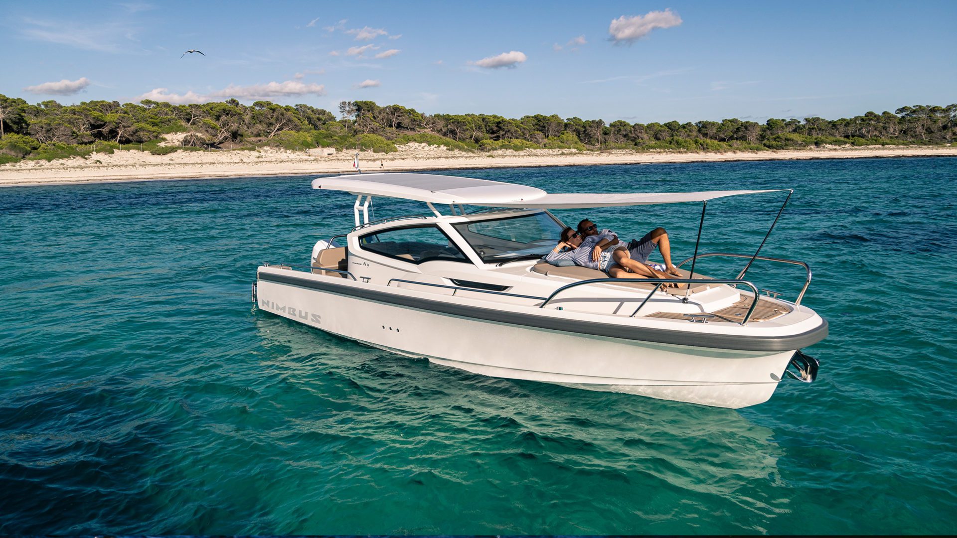 Nimbus Boats | Weekender 9 | Versatile and Stylish Day Cruiser