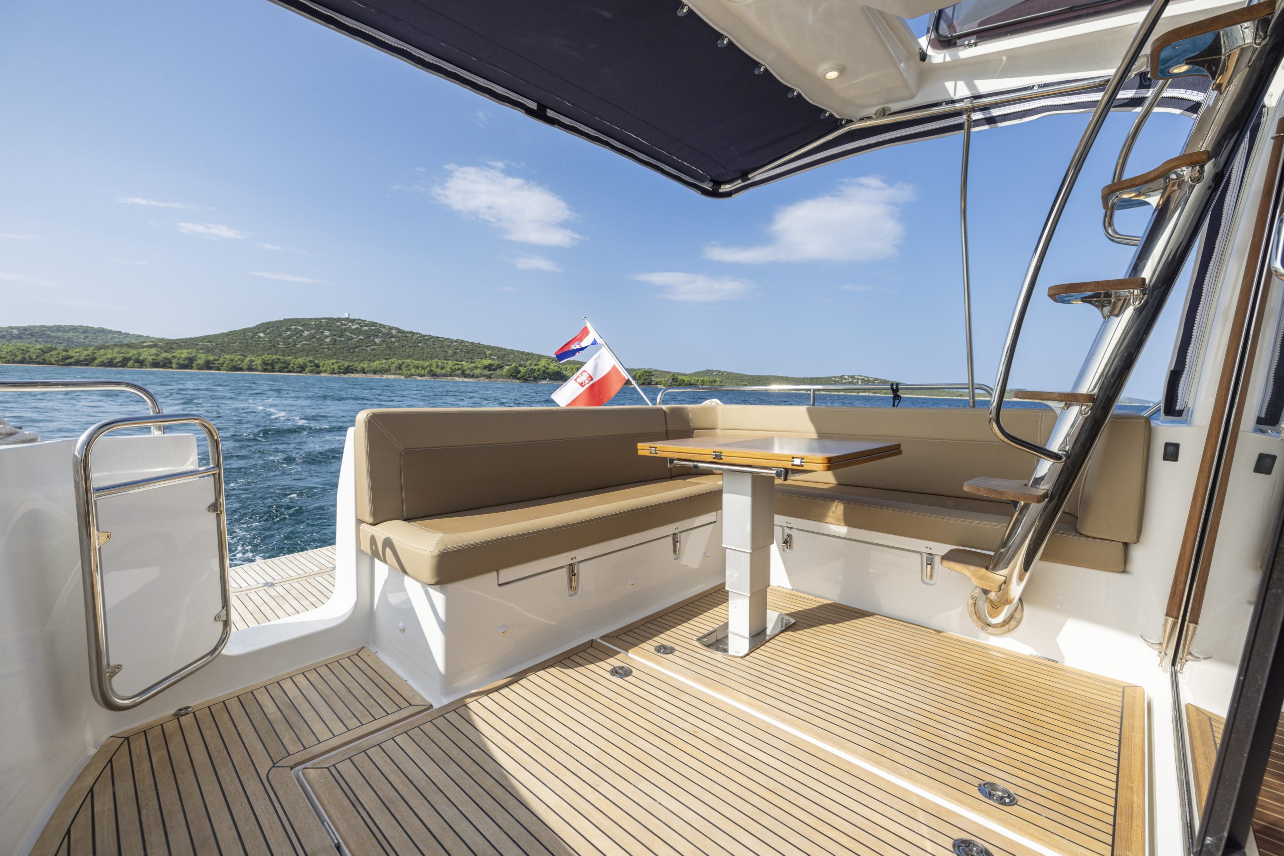 Nimbus Boats | 405 Flybridge