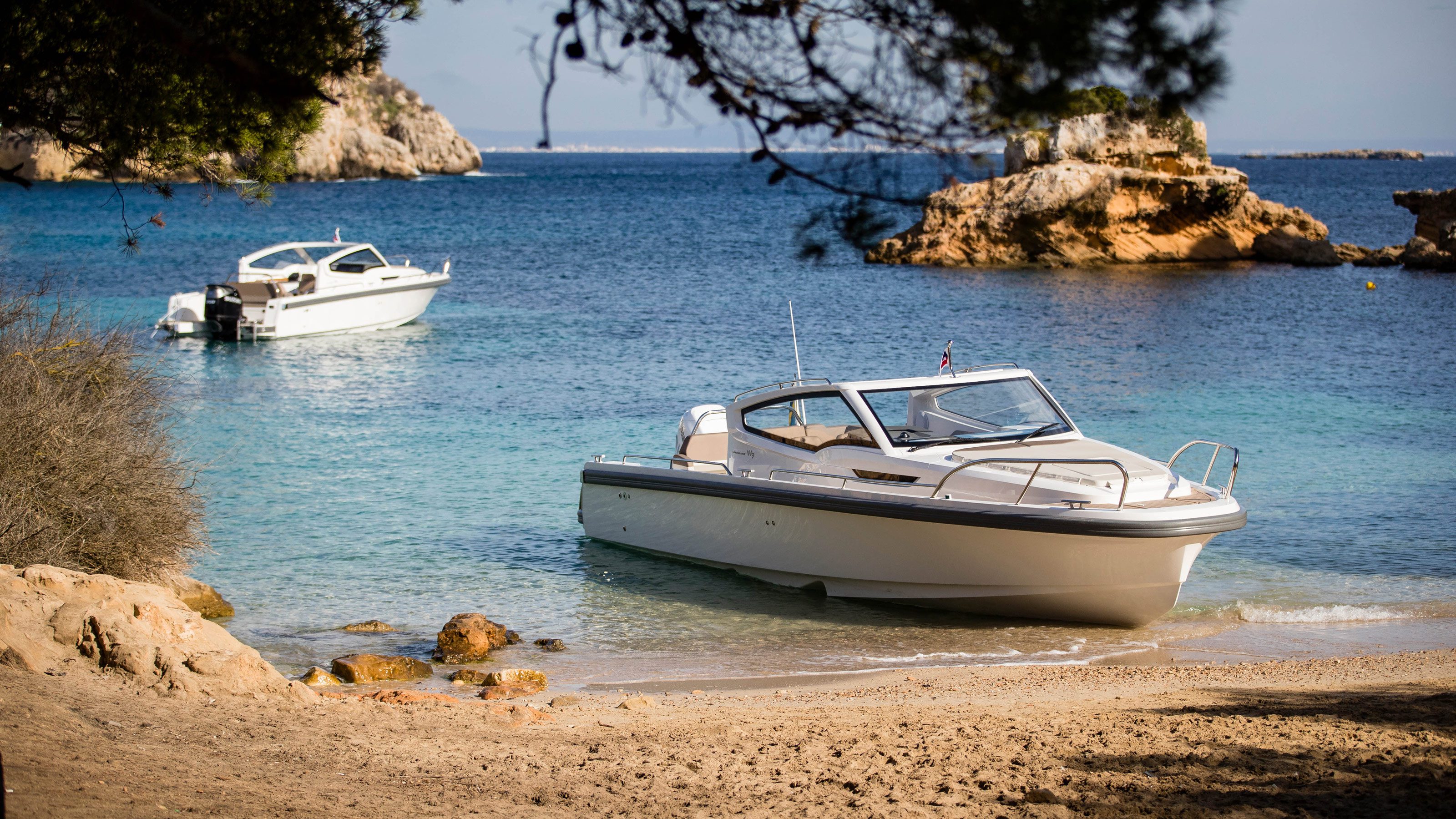 Nimbus Boats | Weekender 9 | Versatile and Stylish Day Cruiser