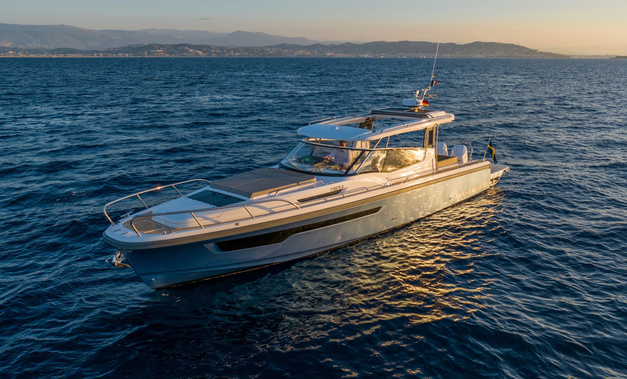 Nimbus Boats | Weekender 11 | Ultimate Weekend Cruiser for Active ...