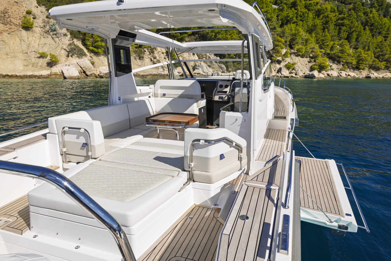 Nimbus Boats | Weekender 11 | Ultimate Weekend Cruiser for Active ...