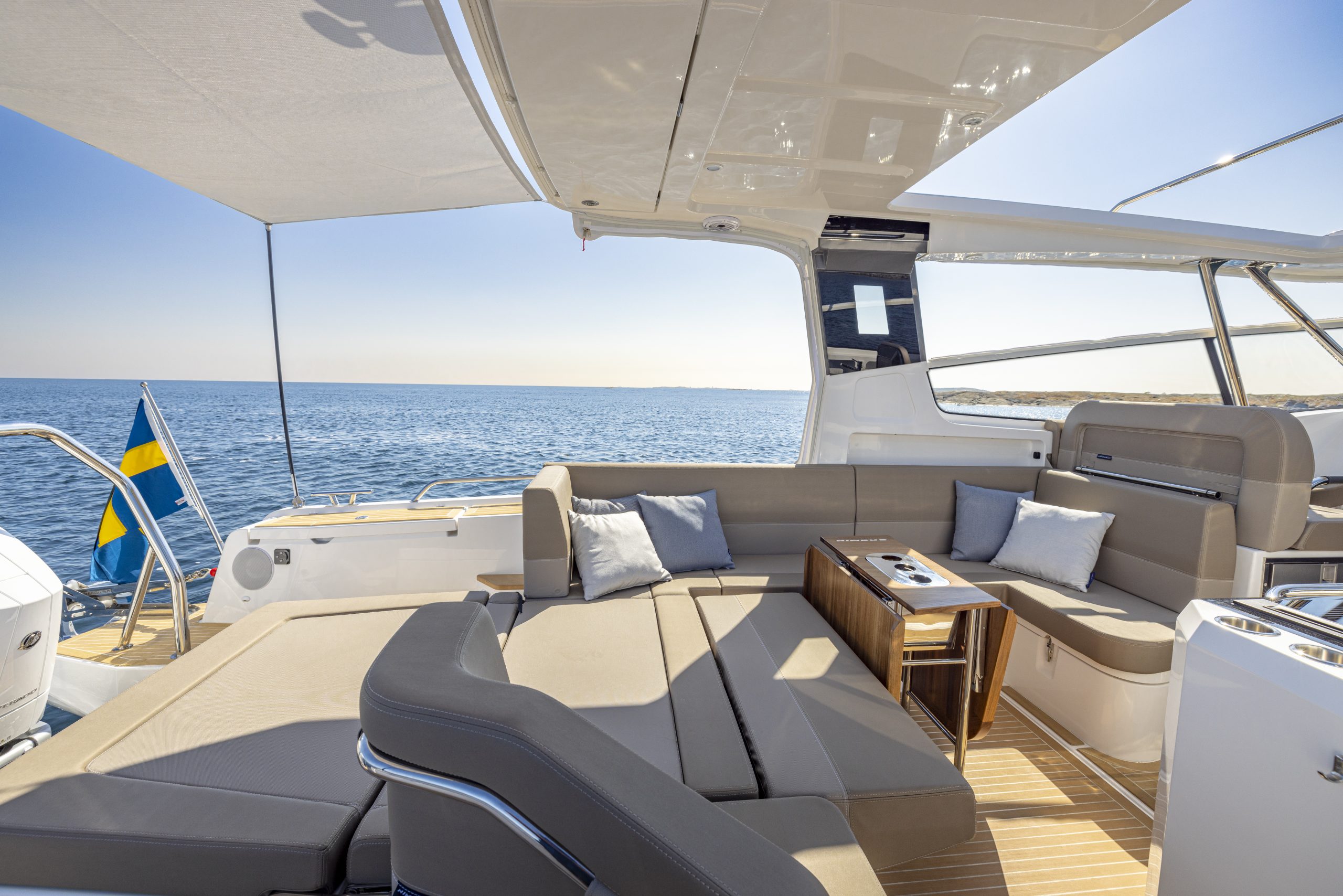 Nimbus Boats | Weekender 11 | Ultimate Weekend Cruiser for Active ...